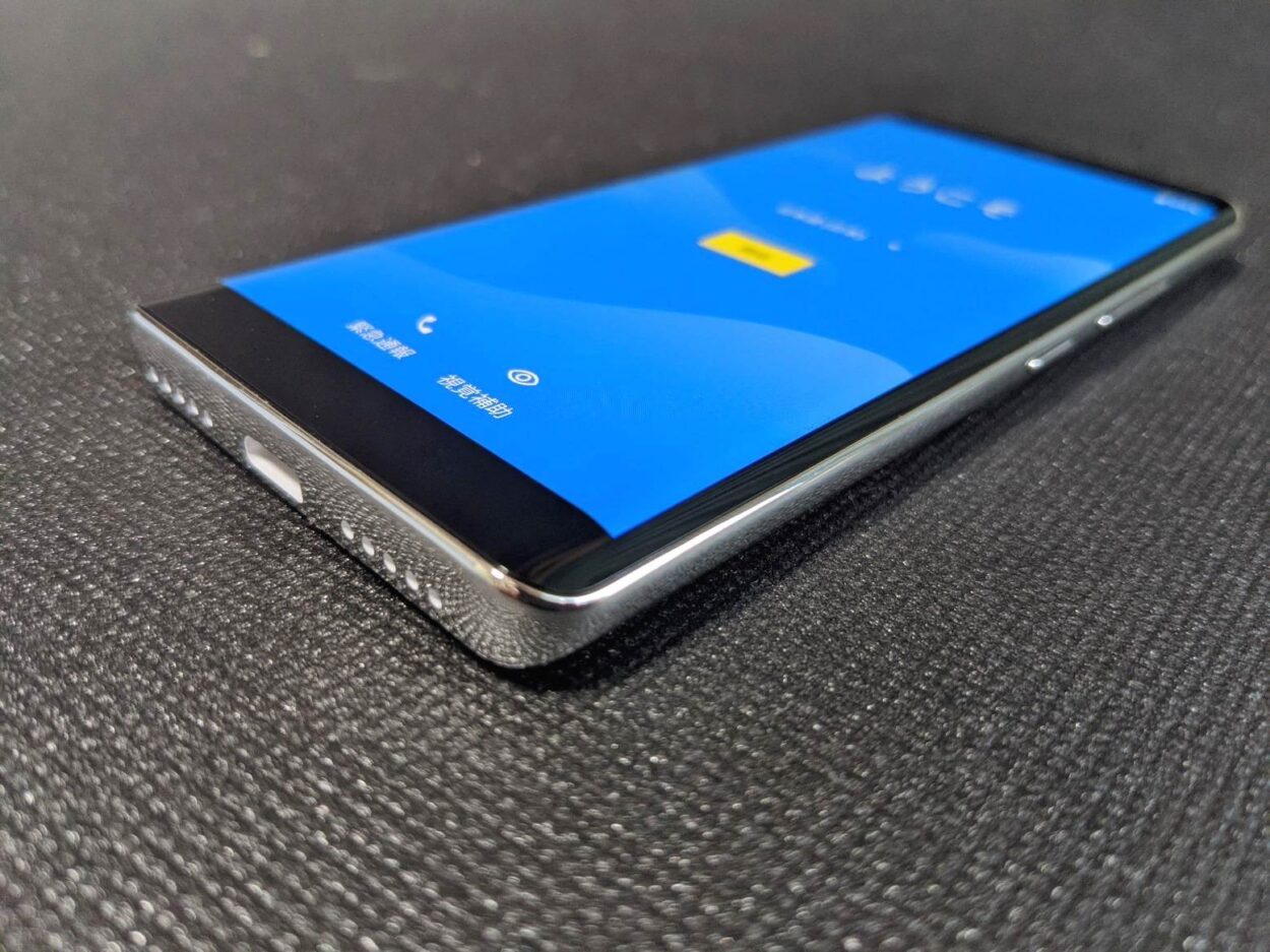 楽天モバイル Rakuten Hand（P710） 外観レビュー【驚異のコスパ！どこ製なの？】 - むいちのブログ